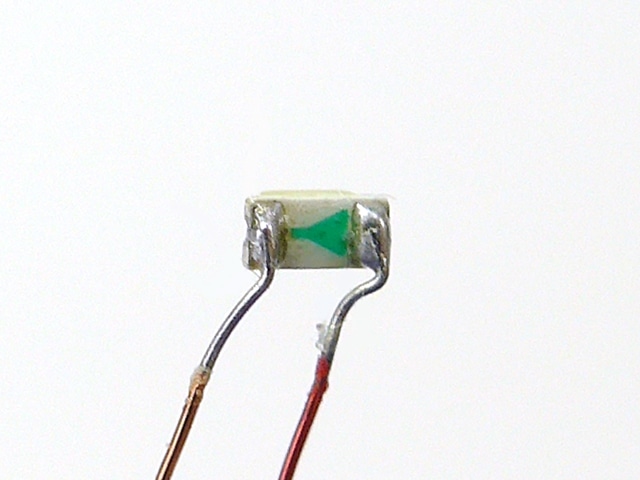 白色チップLED ワイヤ付 OSW50603F-1MA-W25: オプトエレクトロニクス 秋月電子通商-電子部品・ネット通販